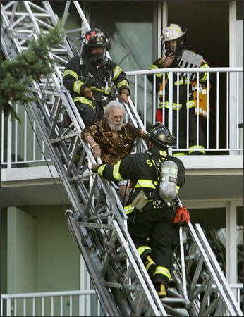 Fire kills an elderly resident in North Seattle