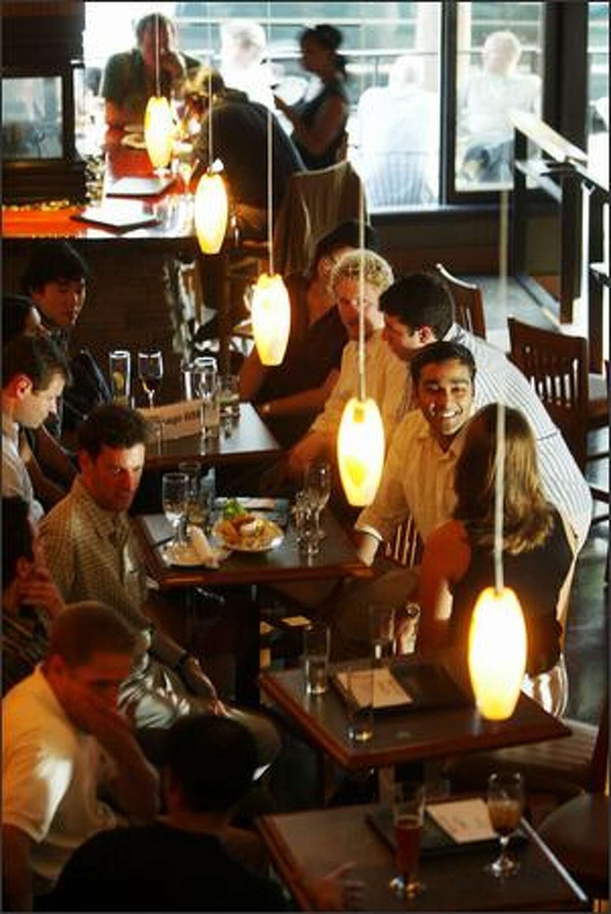 Amber's bar is hopping but its food is a snooze