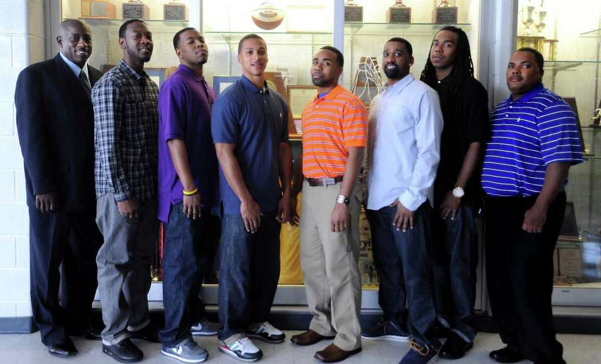 2001 Ozen state championship team still experiencing success 10 years later