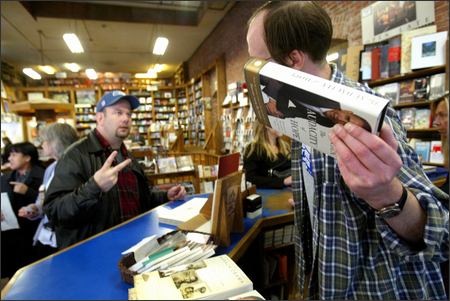 Hundreds snap up tickets to see Obama