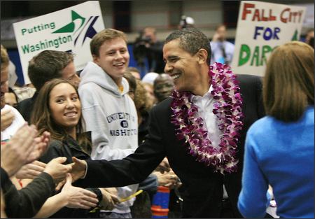 Obama thrills crowd like celebrity