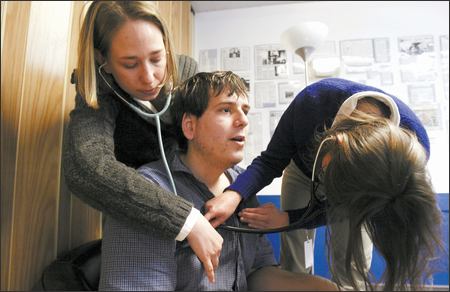 UW medical students help get homeless back on track