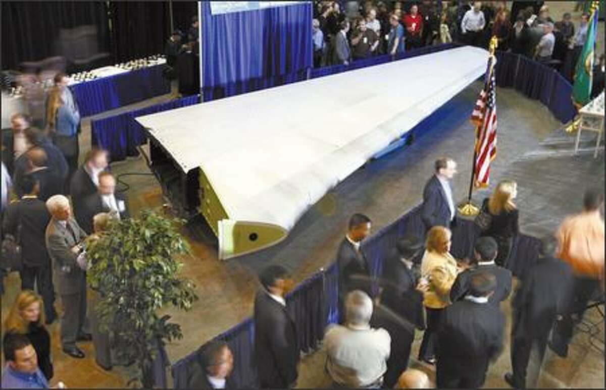 First tail fin for 787 rolls off assembly line