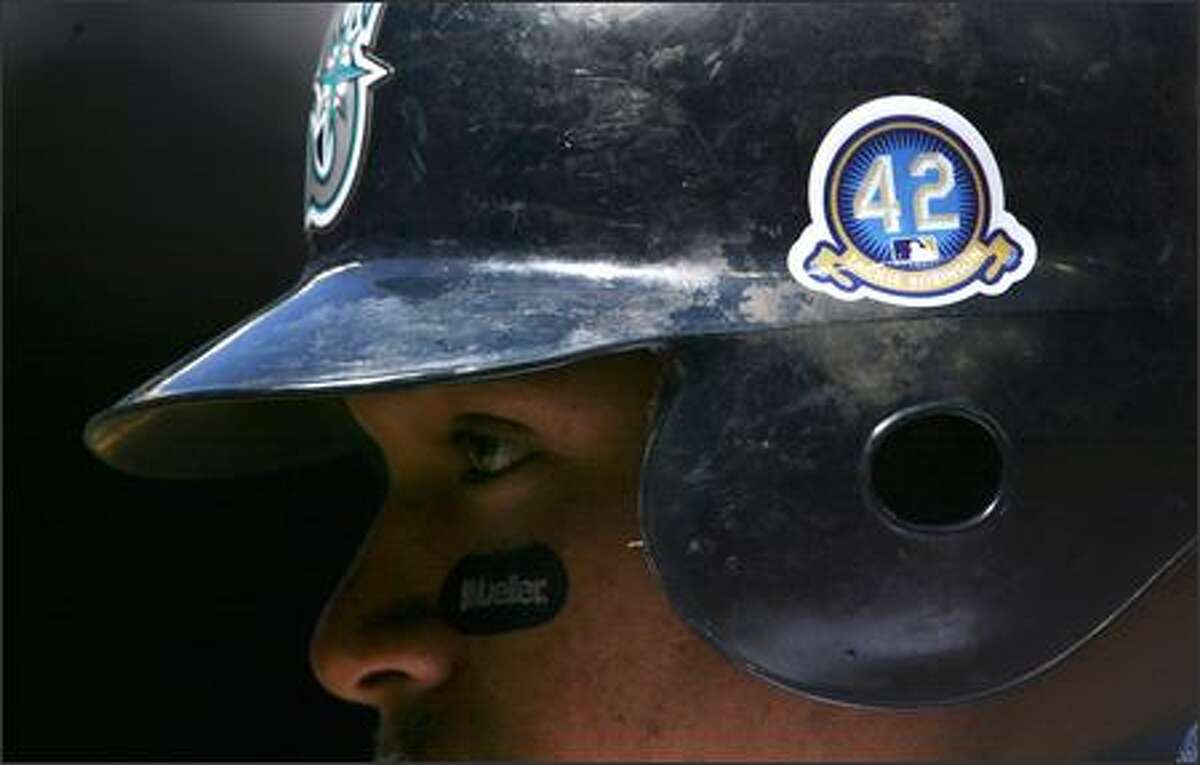 Mariners Notebook: 5 players wear No. 42 as part of tribute to Robinson