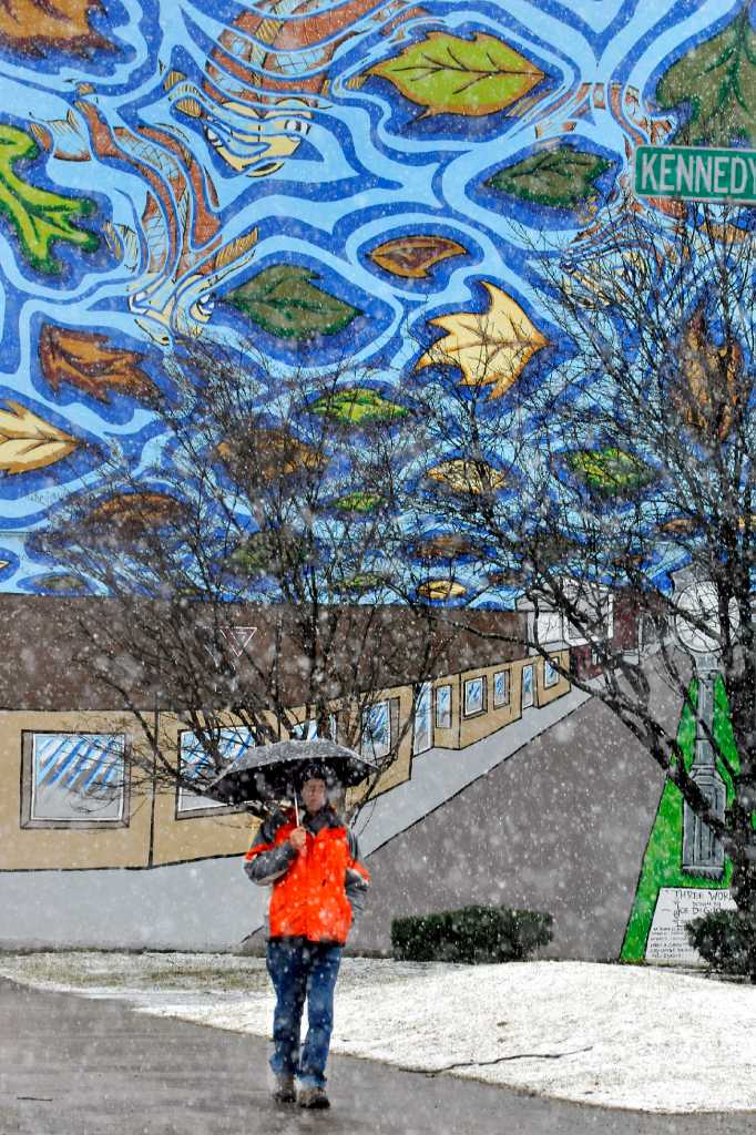 Snow falls on first full day of spring