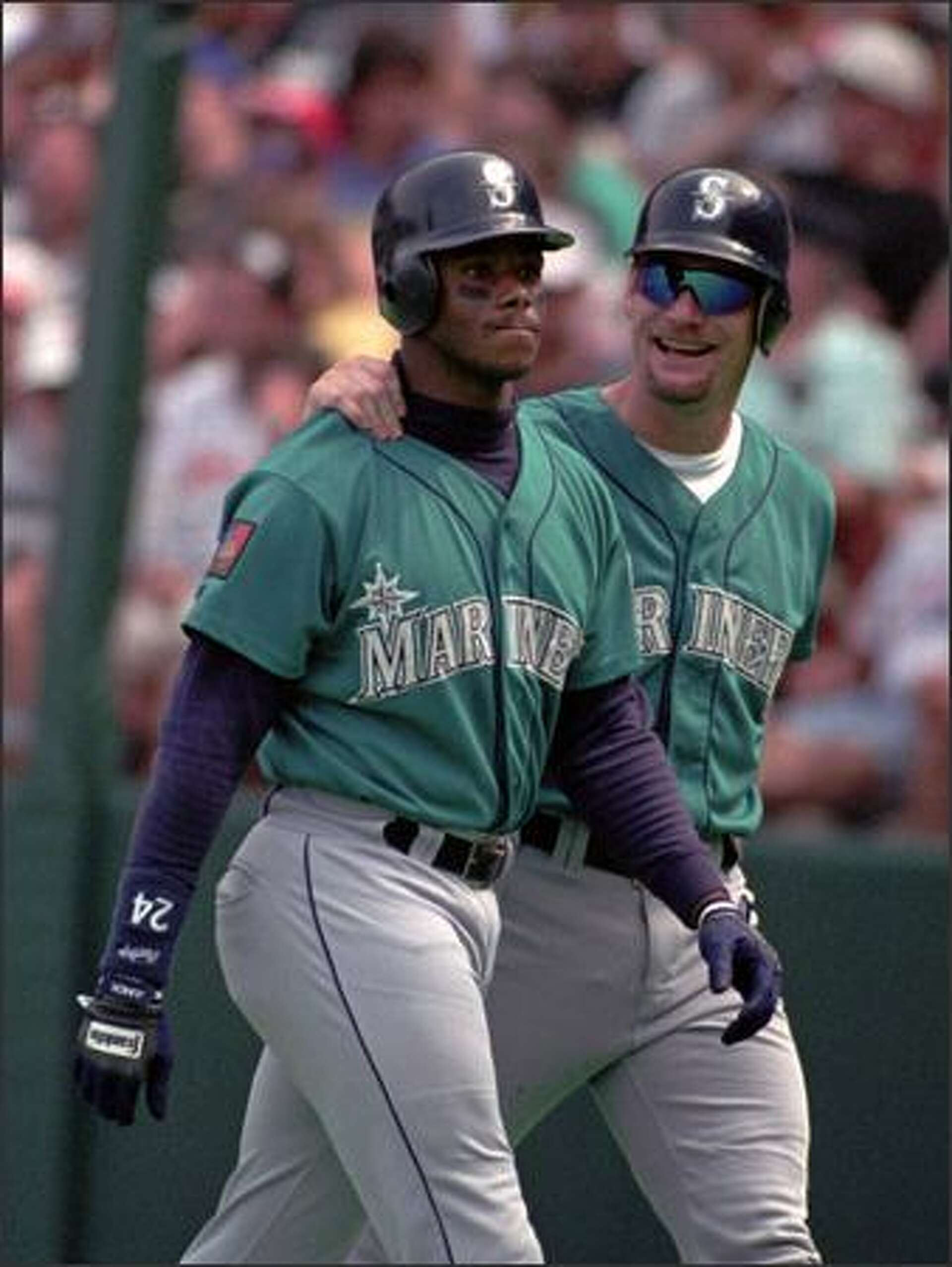 Buhner relishes old pal Griffey's return