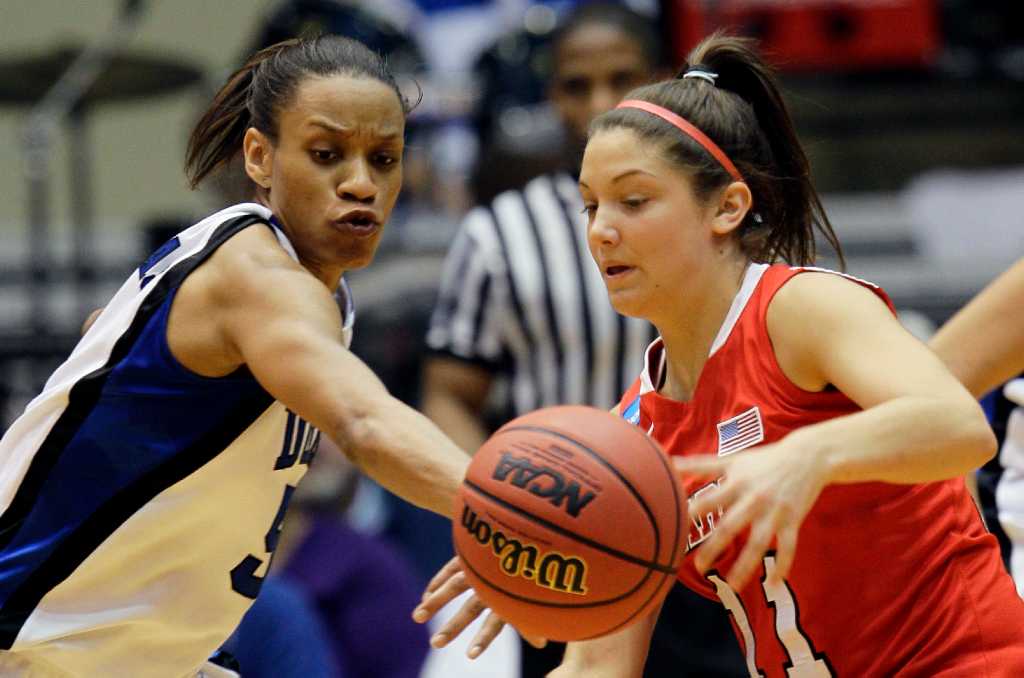 Duke barely escapes Marist