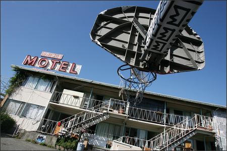 Before the Bridge Motel goes crashing down, artists make a big splash