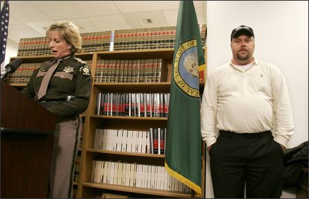 Sheriff apologizes but defends missing-persons policy