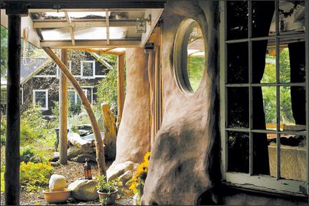 Couple's earthen cottage is born from a desire to simplify life