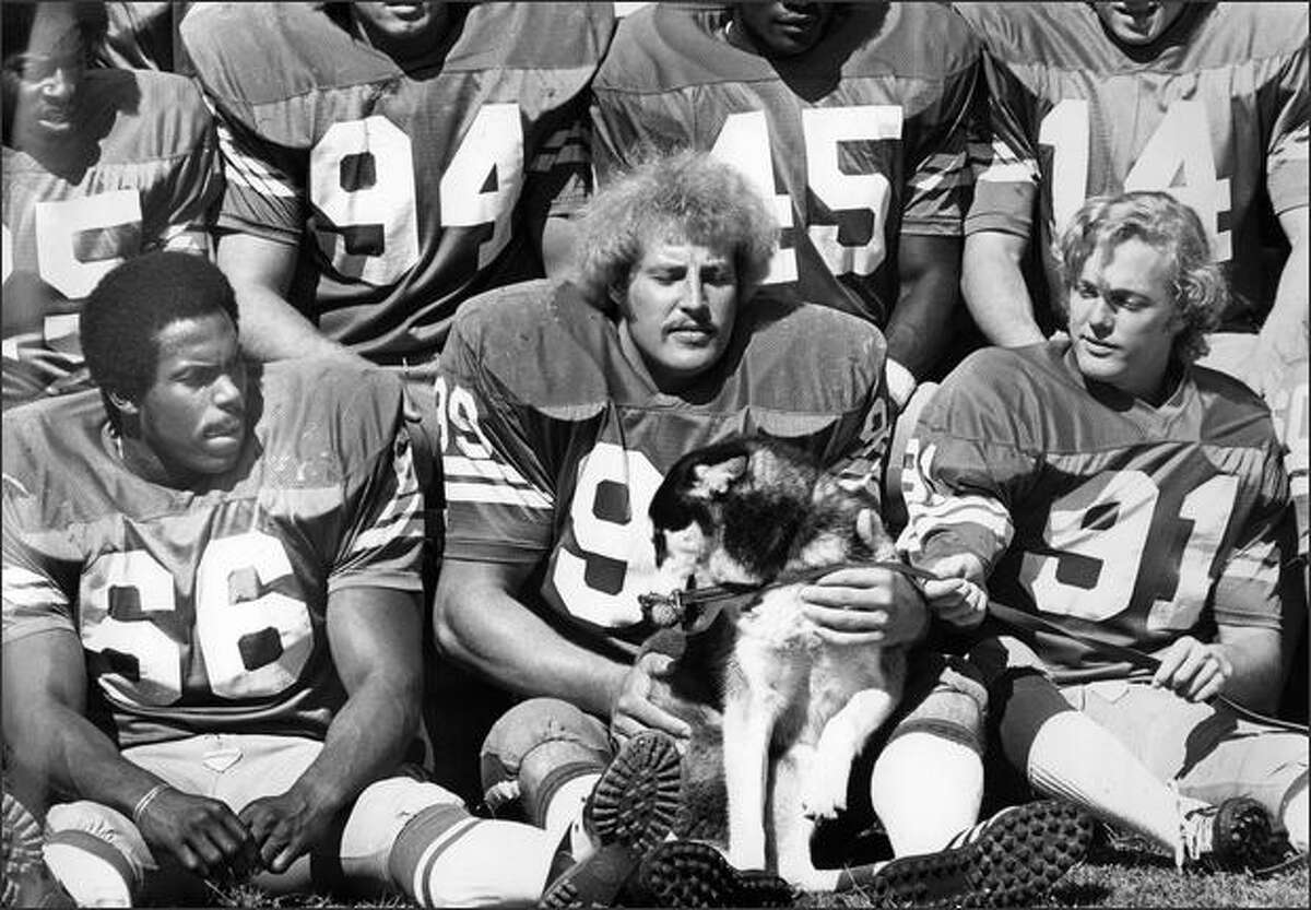 Apple Cup Preview: Where Are They Now? Huskies fullback Robin Earl ran ...