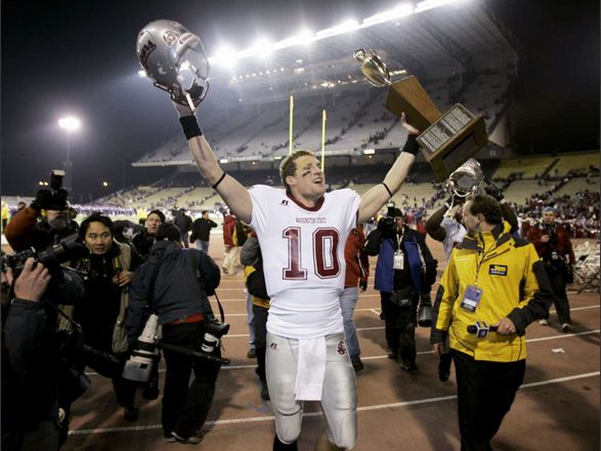 Brink torches Huskies as WSU wins Apple Cup