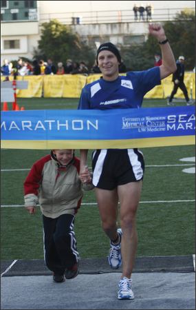 Martin, Steidl win Seattle Marathon on hill