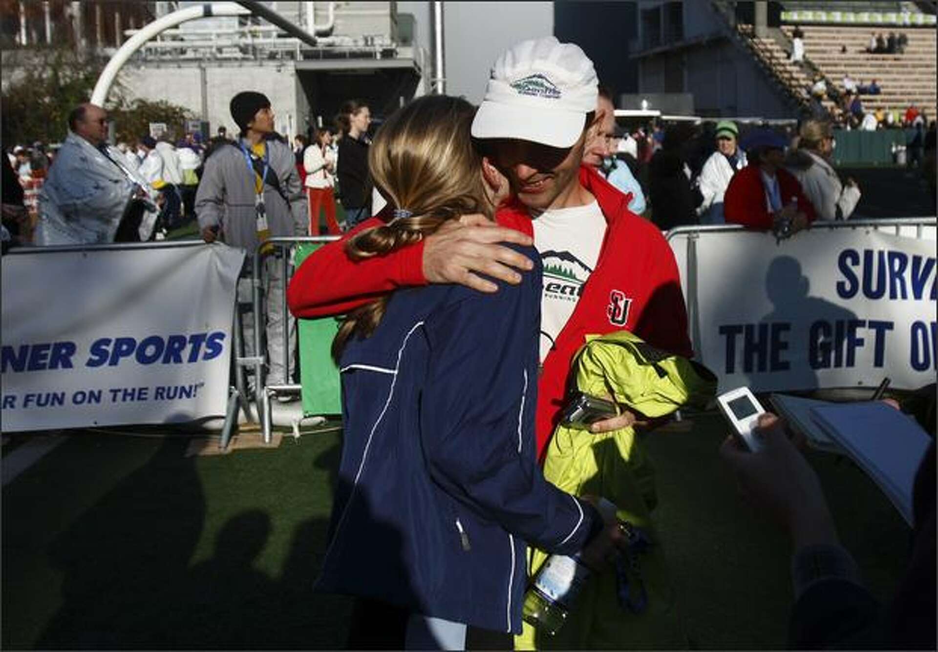 Martin, Steidl win Seattle Marathon on hill