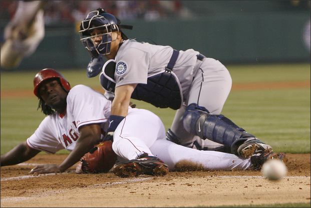 Hunter does damage to M's