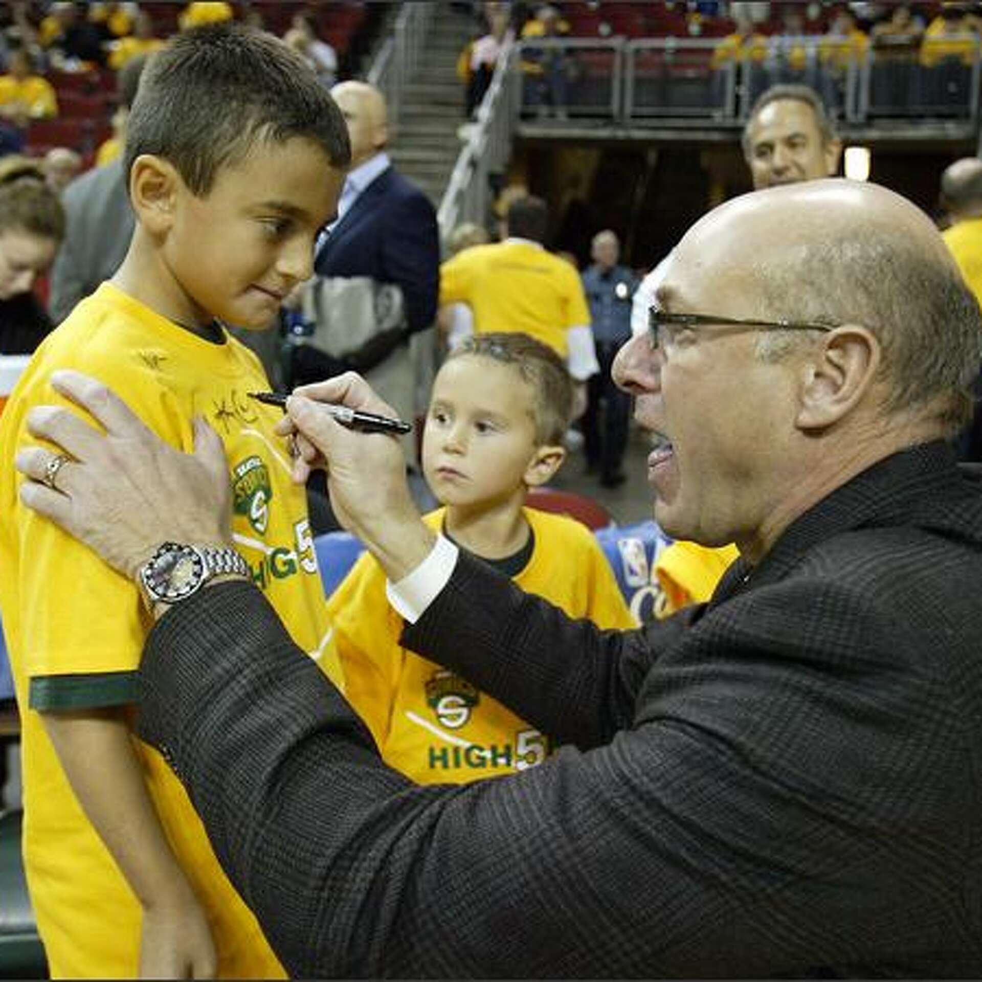 'Voice of the Sonics,' Calabro jumps off magic carpet ride