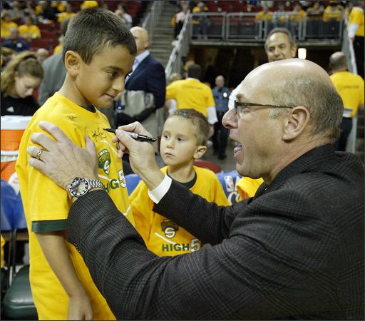 'Voice of the Sonics,' Calabro jumps off magic carpet ride