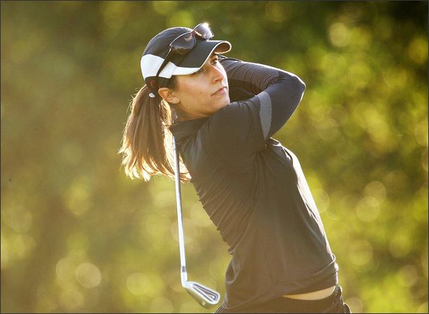 Golfer Mackenzie offers helping hand