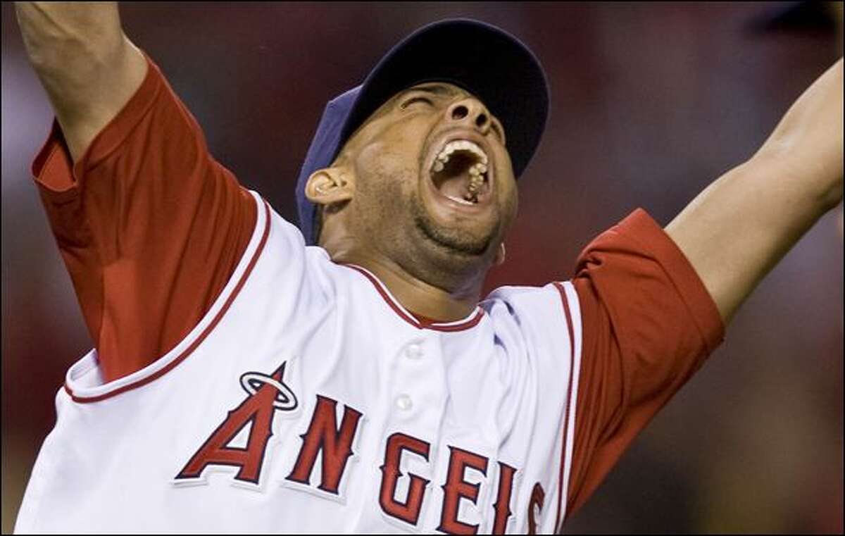 Angels' Rodriguez matches saves record