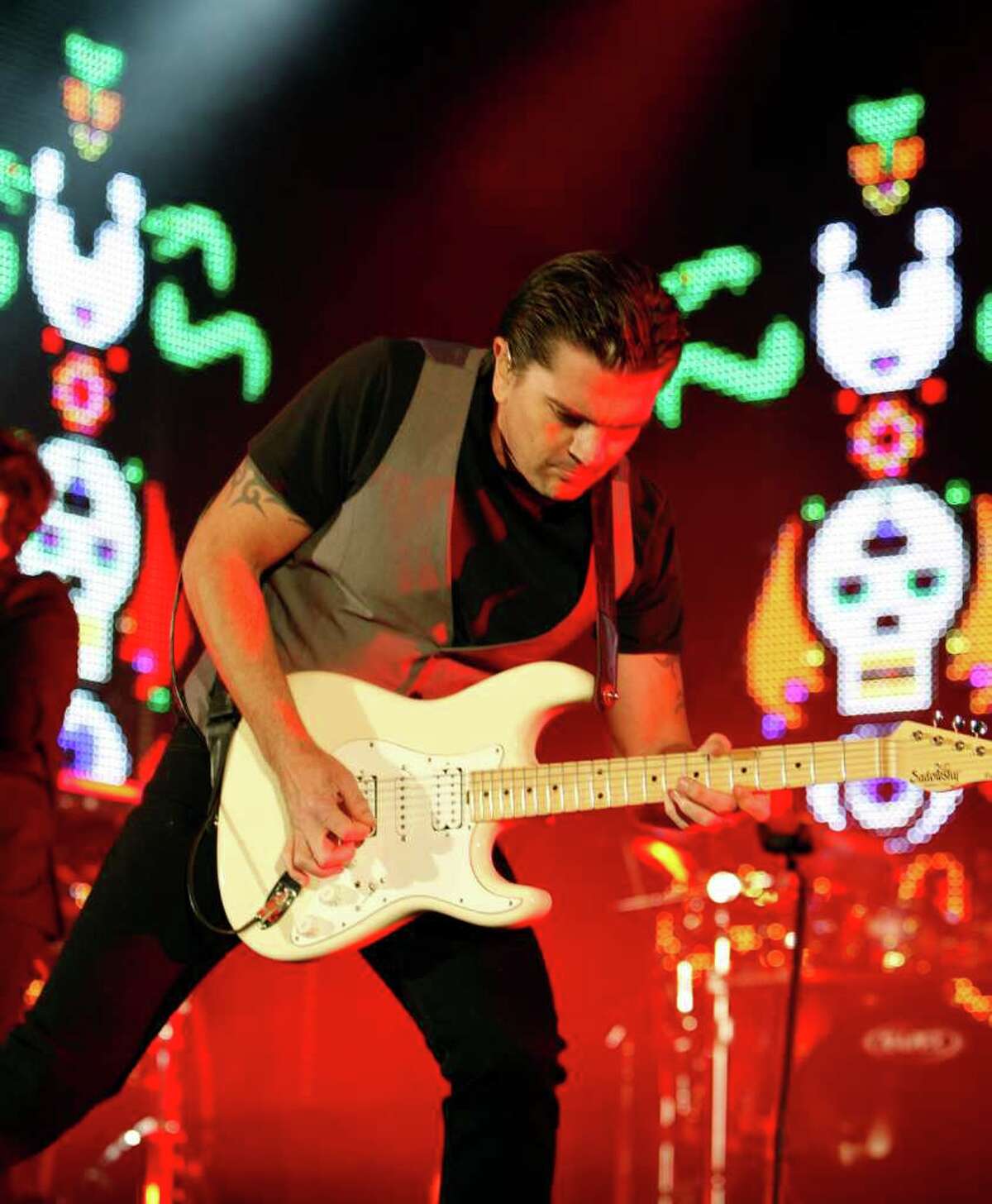 Small crowd, big audience for Juanes