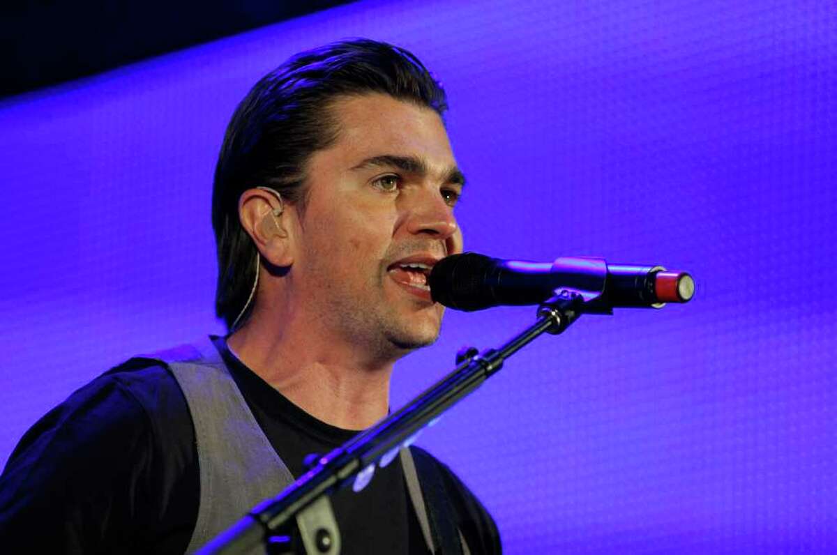 Small crowd, big audience for Juanes