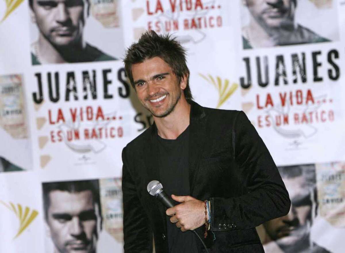 Small crowd, big audience for Juanes
