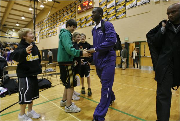 Wroten brings game back to Seattle area