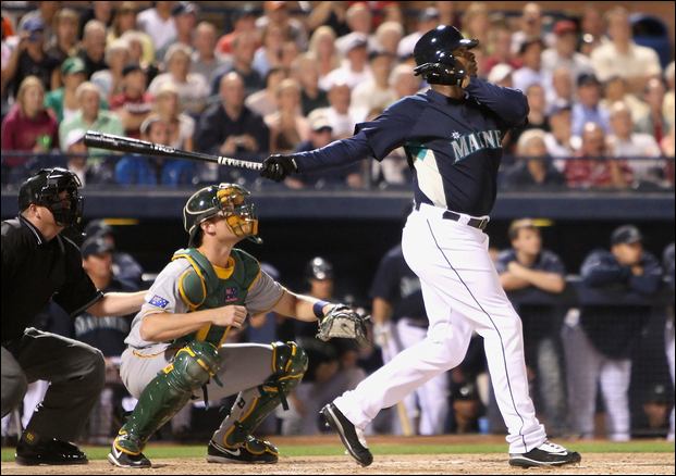 Griffey makes Mariners debut