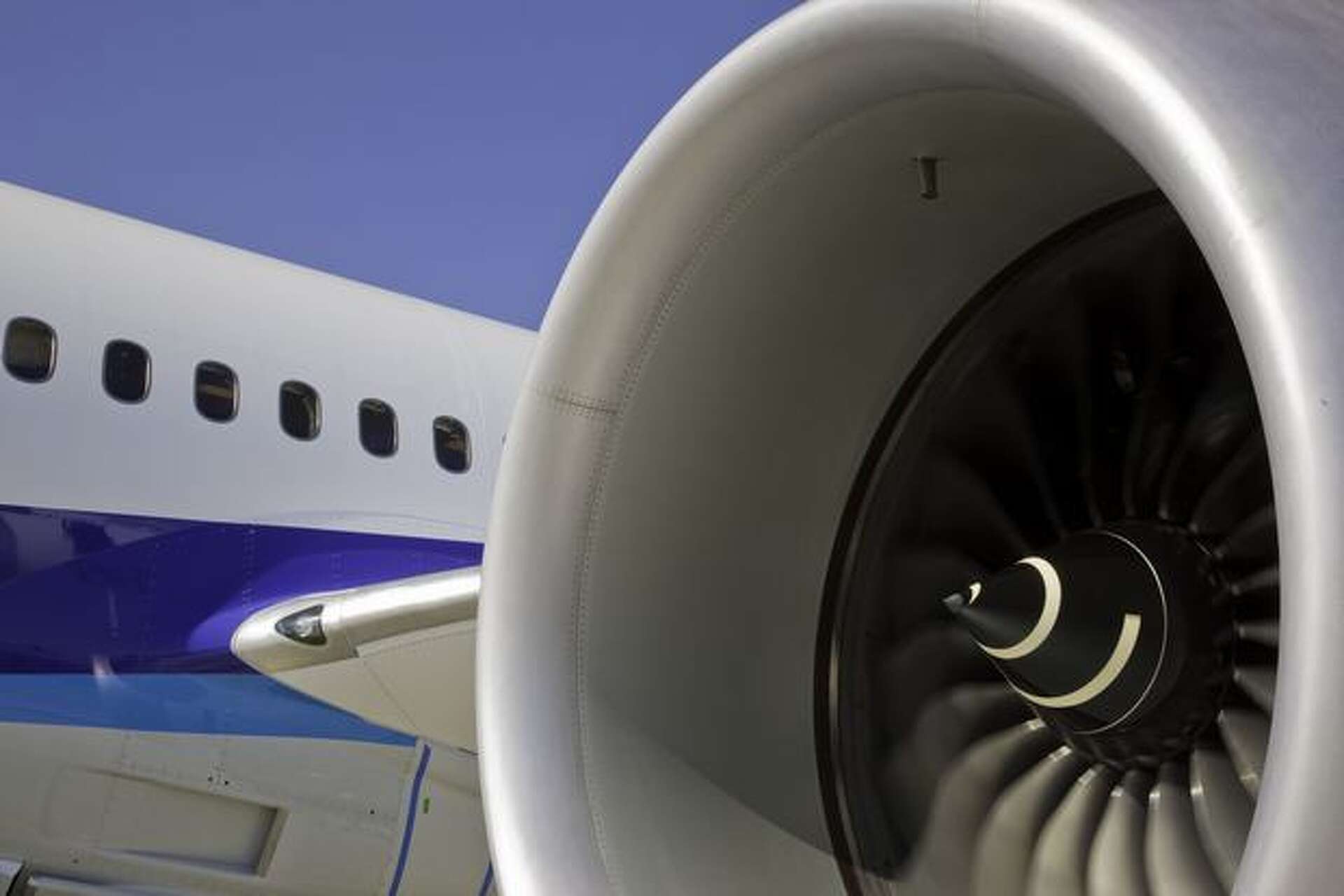 Boeing finds alarming software glitch in 787