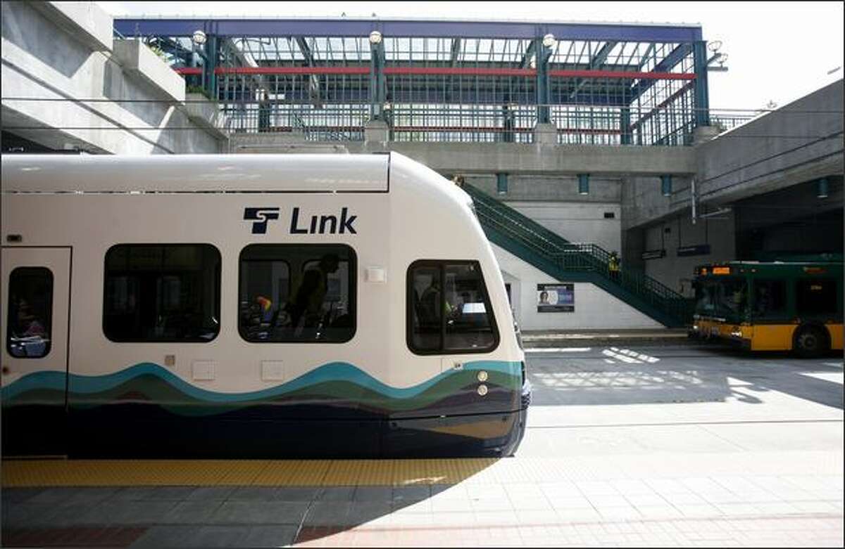 Link Light Rail Trains Start Running (5/20/2009)