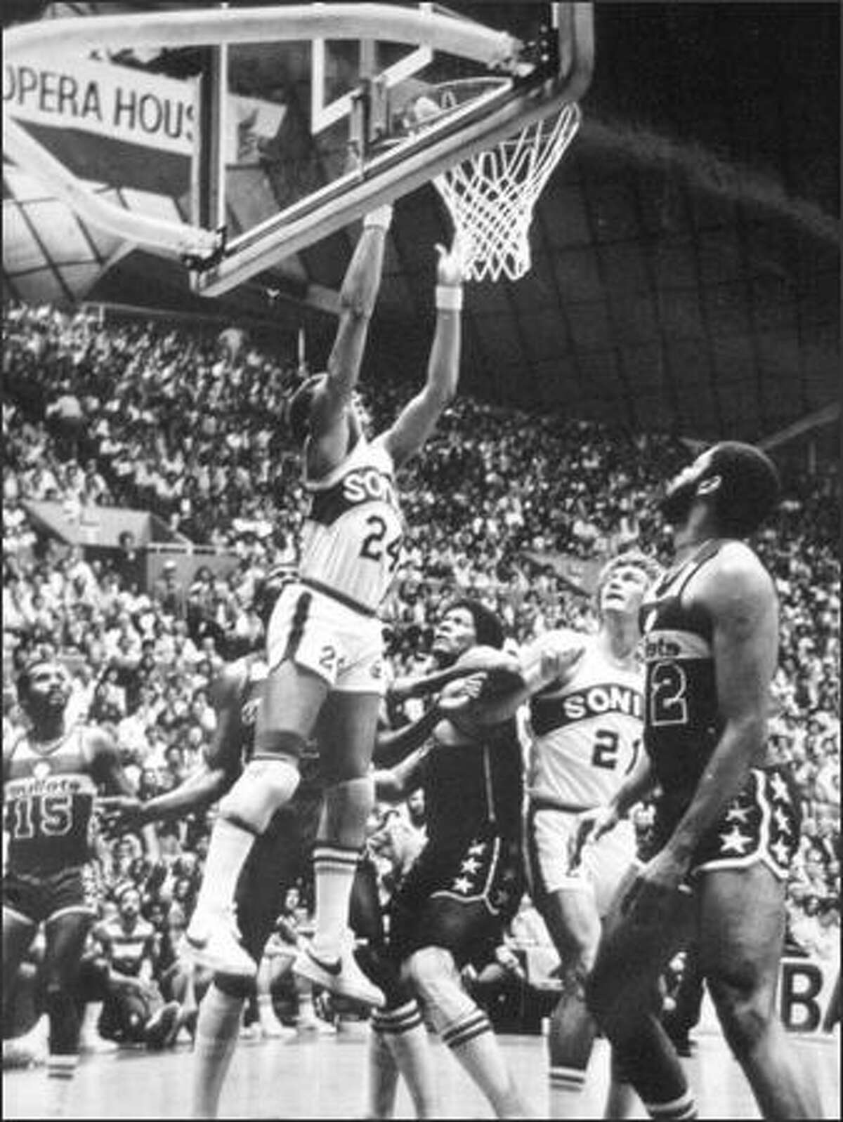 Sonics championship trophy to be displayed again
