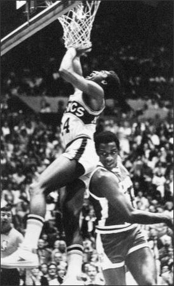 Sonics championship trophy to be displayed again - seattlepi.com