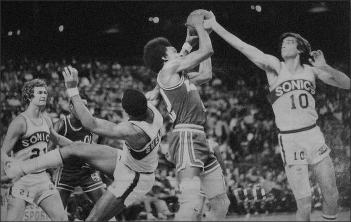 Sonics championship trophy to be displayed again