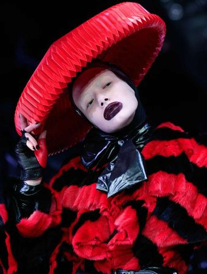 Designer Alexander McQueen dies