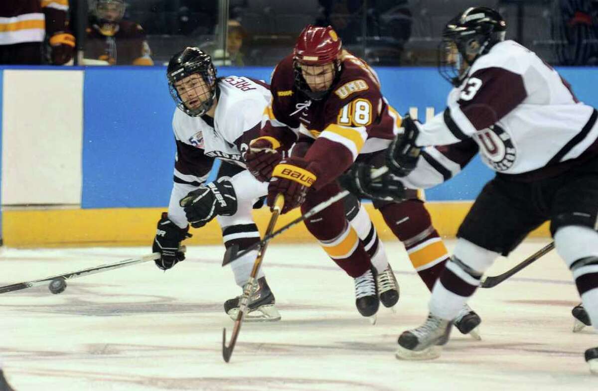 Minn-Duluth cashes in power plays to oust Union