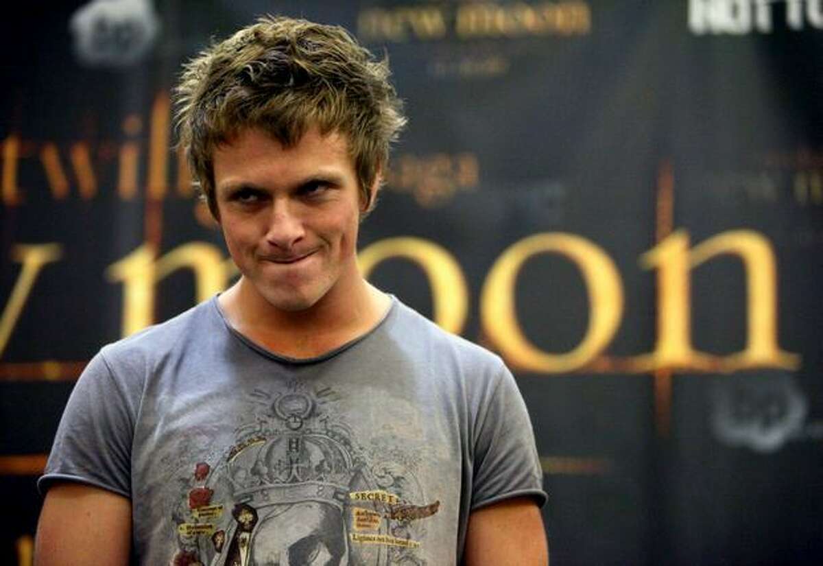 'New Moon' stars at Southcenter Mall