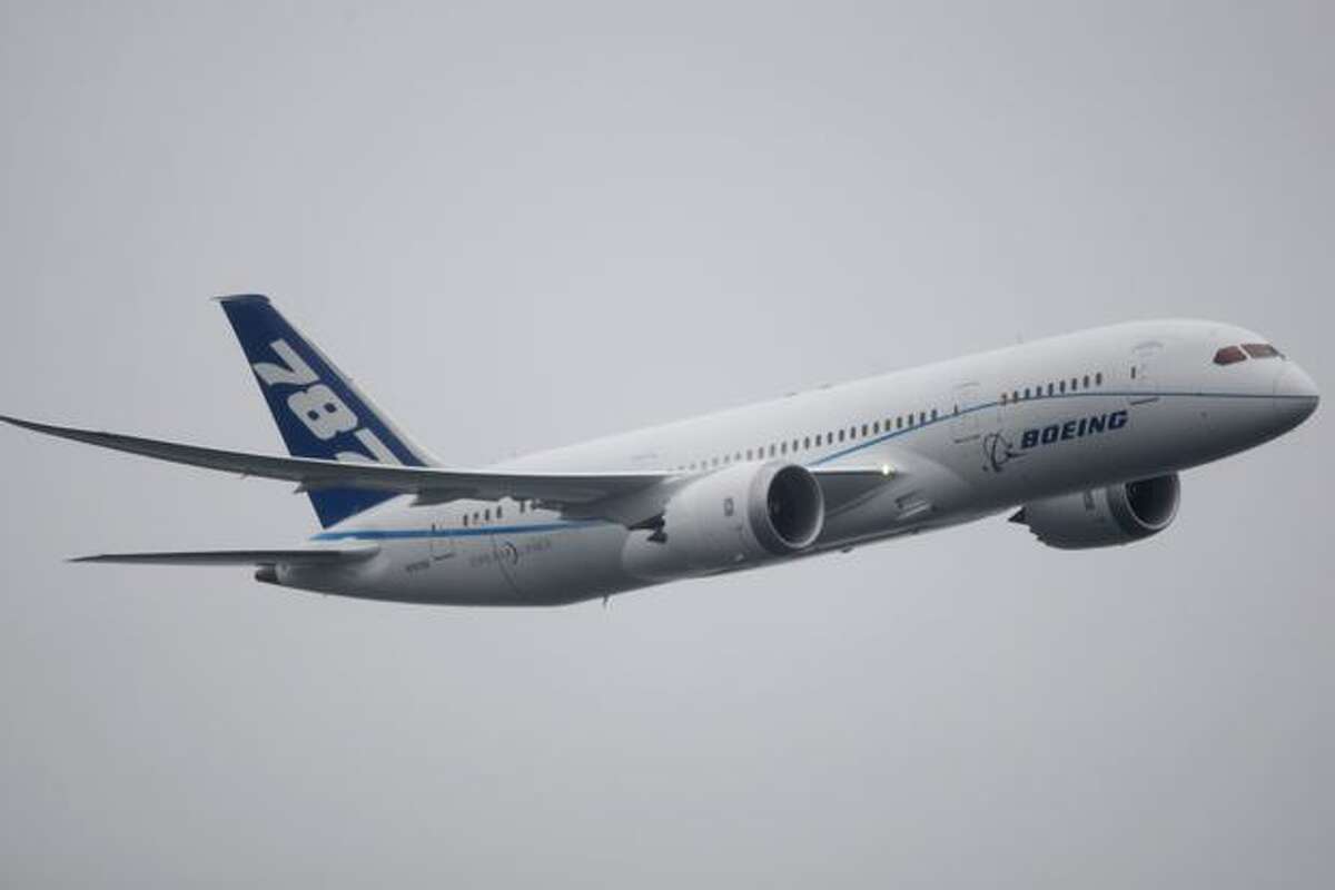 WSJ: Boeing 787 set for flying display at air show