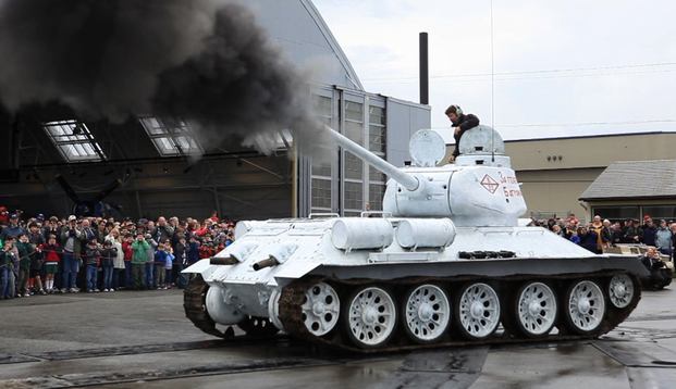 Flying Heritage Collection tank show