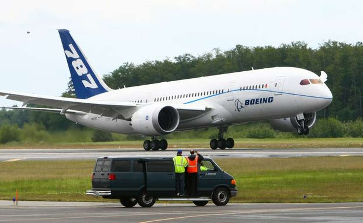 First flight of Boeing 787 with GE engines