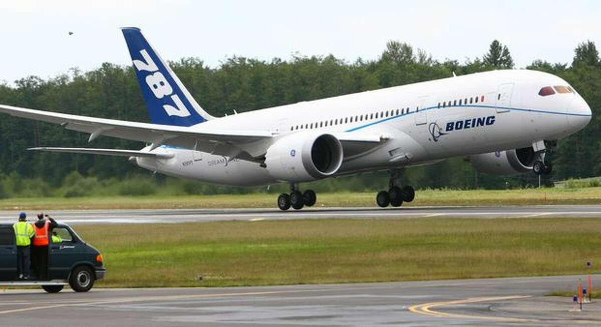 First flight of Boeing 787 with GE engines