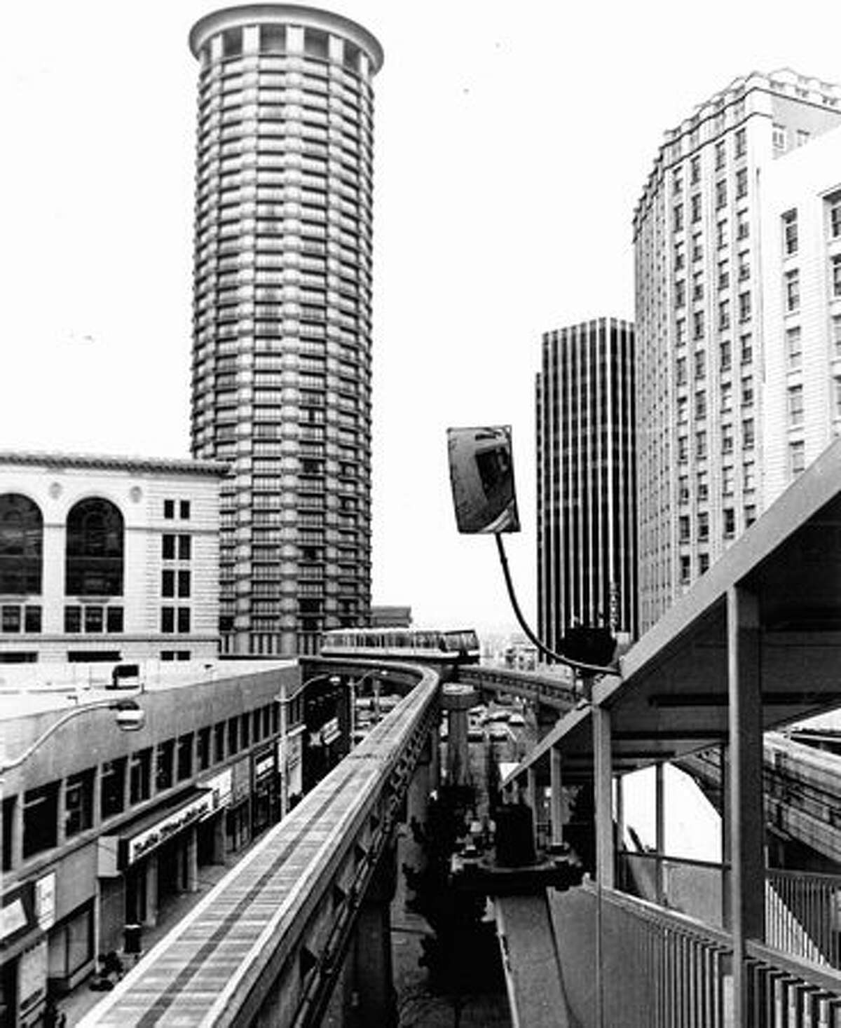 For tourists or commuters? Seattle Monorail to begin accepting ORCA ...