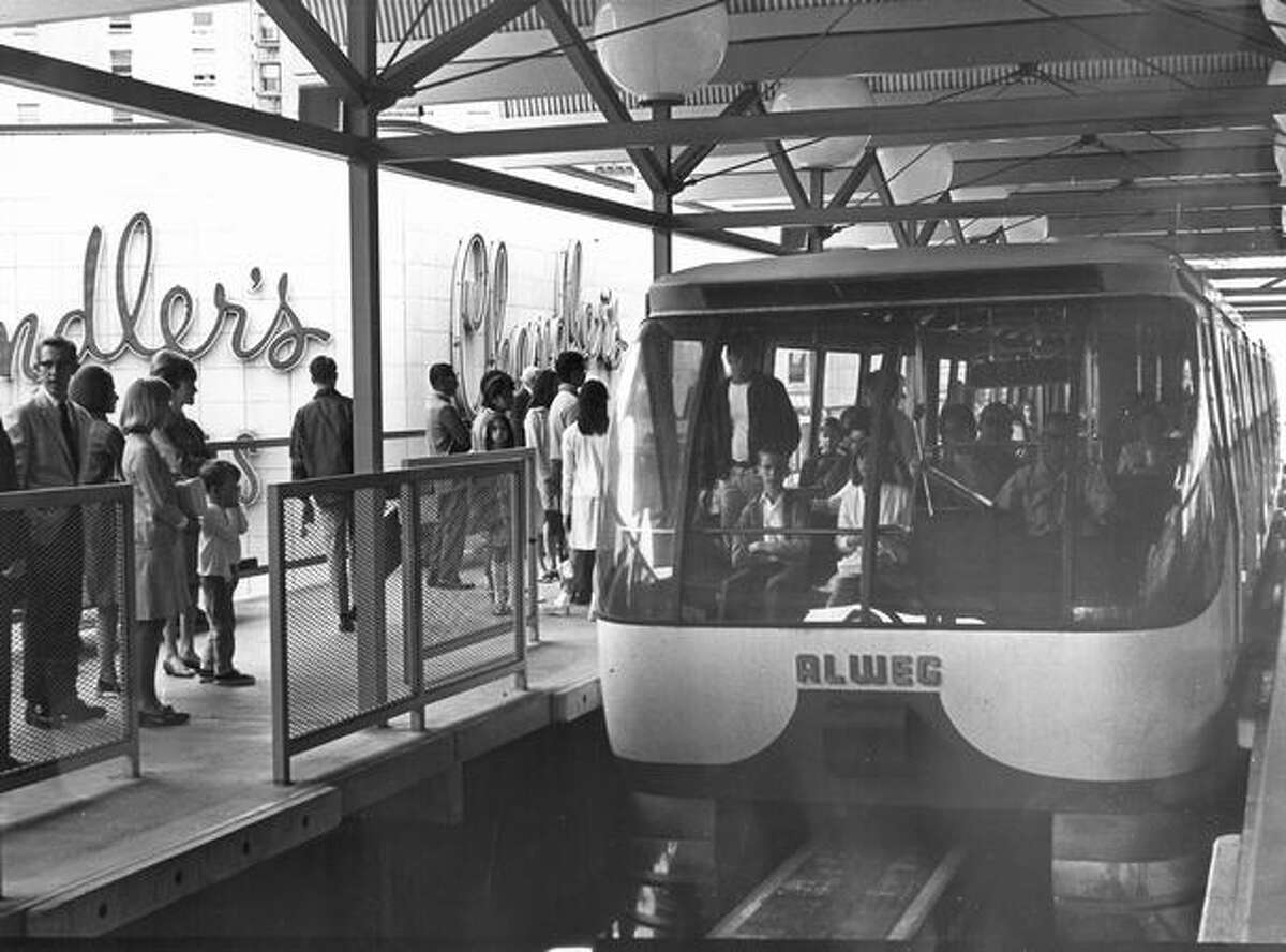 For tourists or commuters? Seattle Monorail to begin accepting ORCA ...
