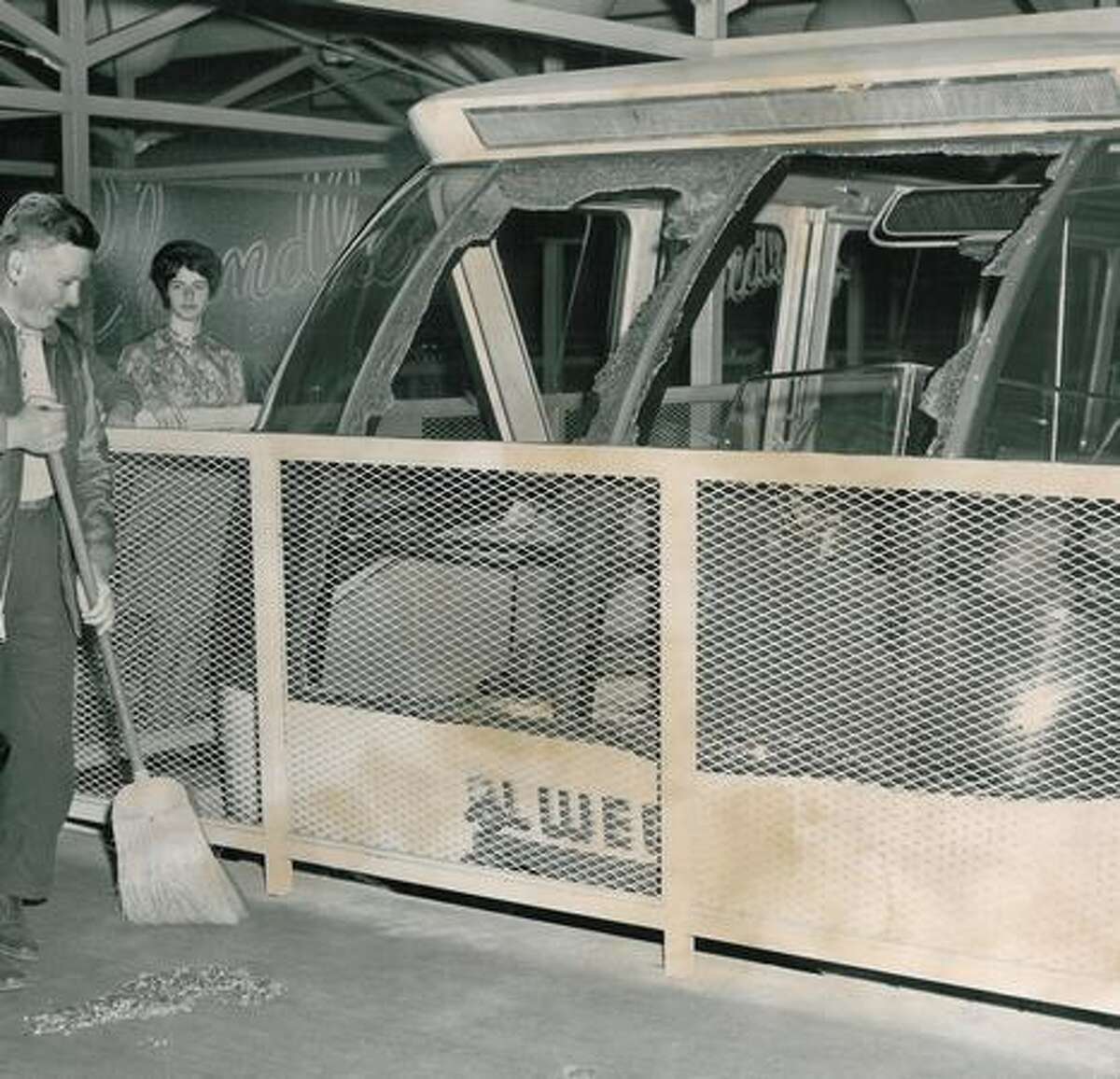 For tourists or commuters? Seattle Monorail to begin accepting ORCA ...