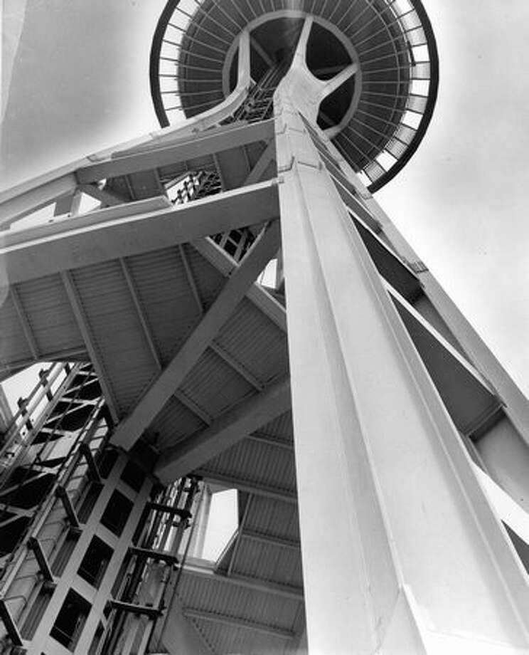 P-I archives: Space Needle - seattlepi.com