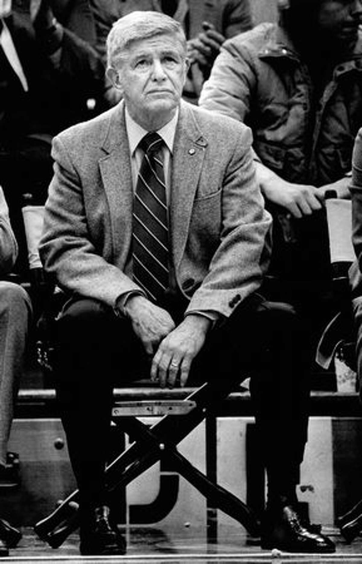 Legendary Washington basketball coach Marv Harshman dead at 95