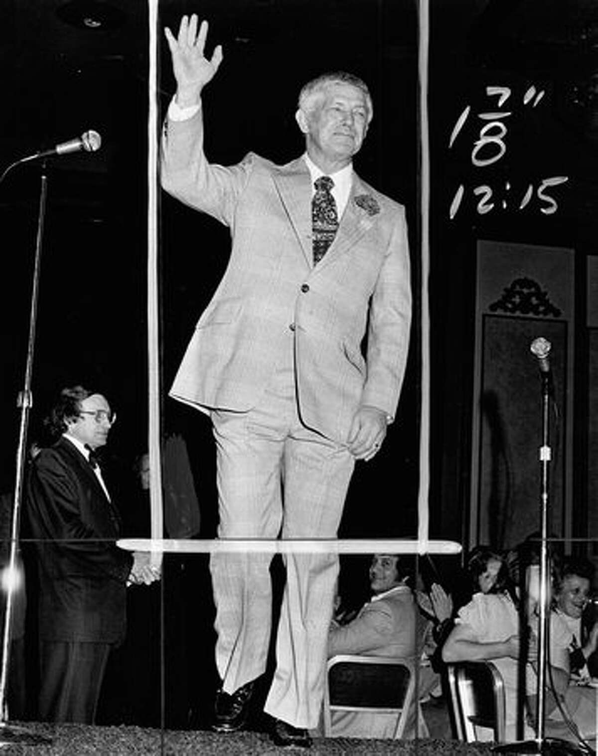 Legendary Washington basketball coach Marv Harshman dead at 95