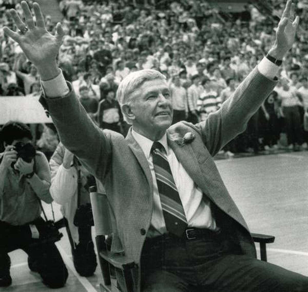 Legendary Washington basketball coach Marv Harshman dead at 95