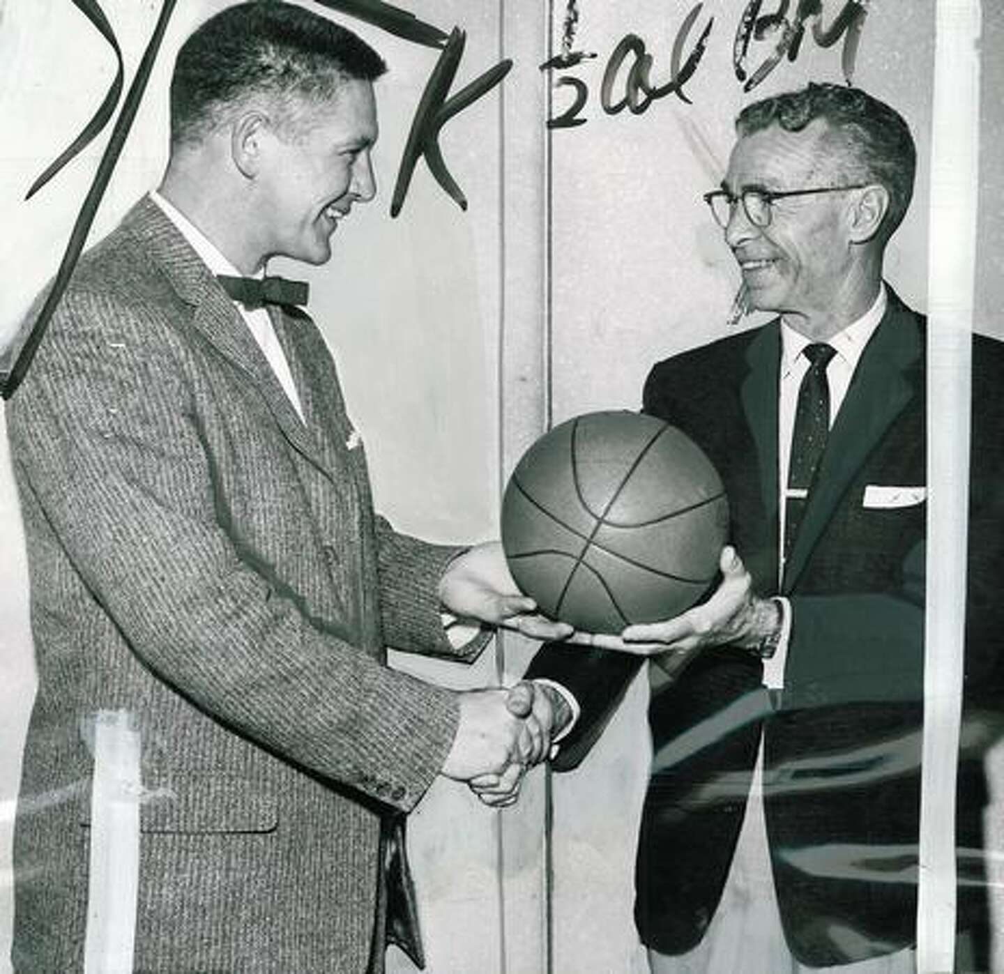 Legendary Washington basketball coach Marv Harshman dead at 95