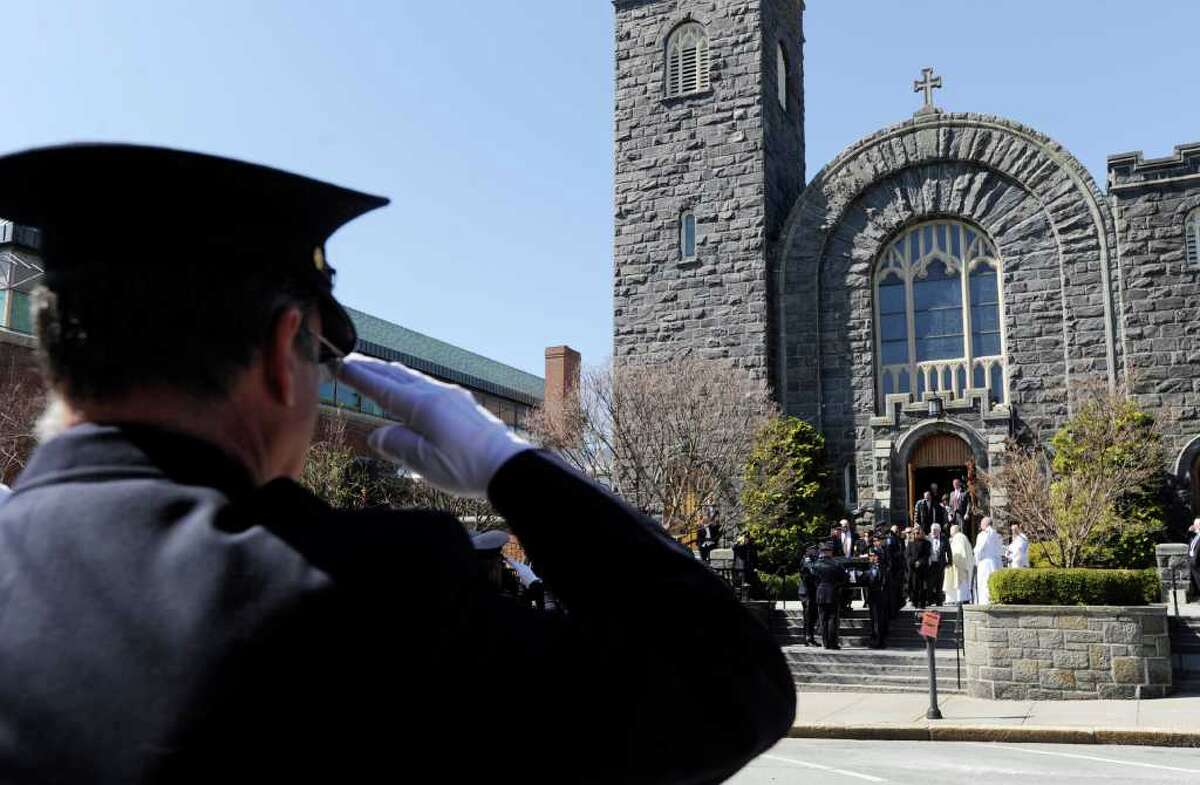 Blue wall of cops past and present pays tribute to fallen officer