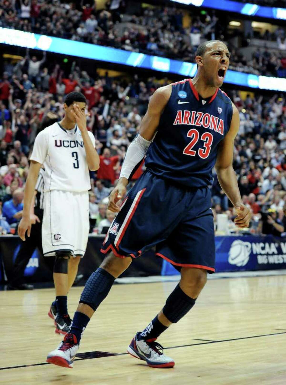 UConn hangs on, advances to Final Four